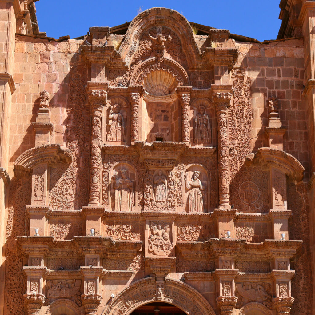 Catedral de Puno: Guia para Conhecer o Marco Histórico